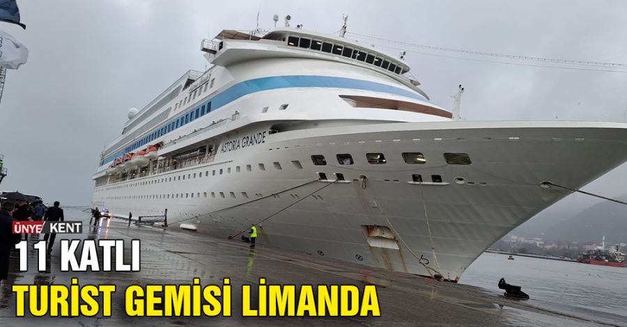 11 katlı turist gemisi limanda